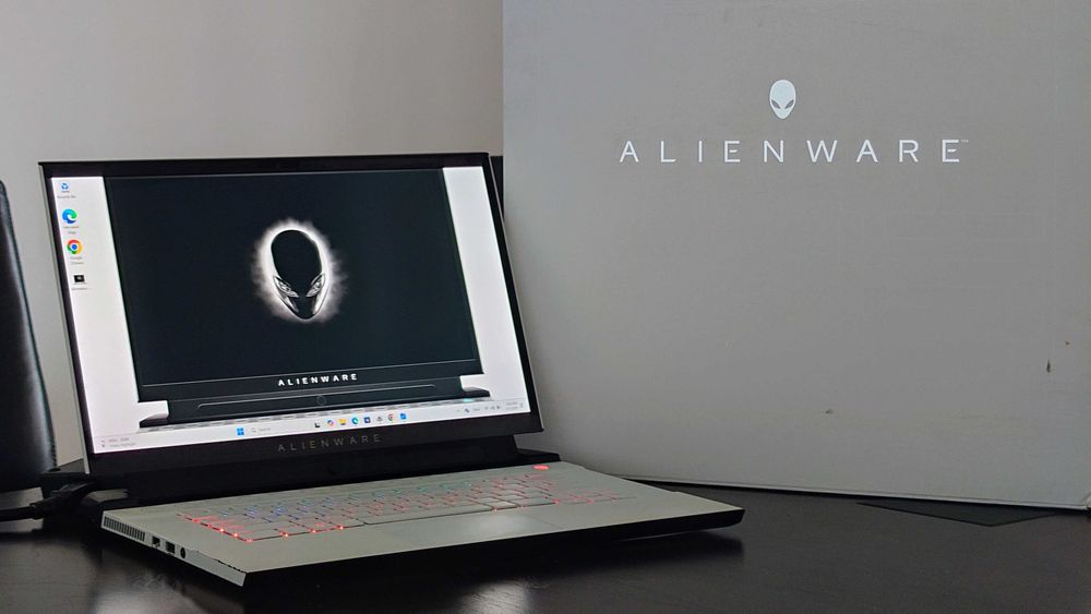 [4K OLED> Геймърски Лаптоп Dell Alienware m15 R2 / преносим компютър гр ...