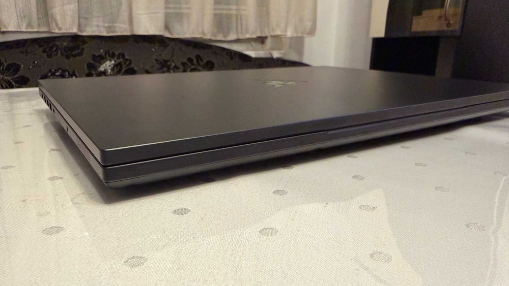 RAZER BLADE 18 2025 + Razer Basilisk V3 Pro 35K + Razer Gigantus V2 гр ...