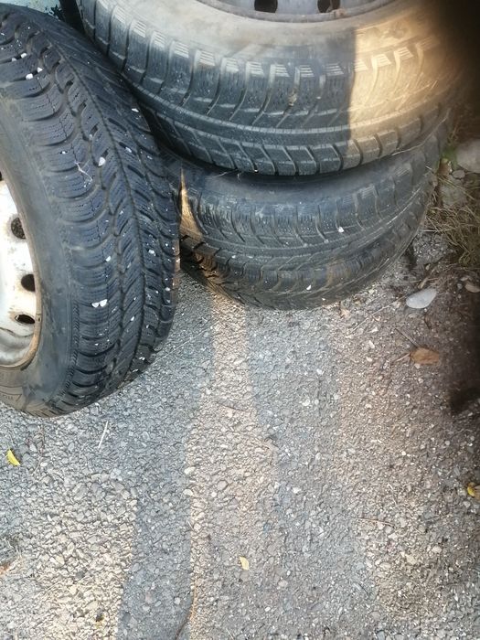 Roți pe jante de Logan Piatra Neamt • OLX.ro