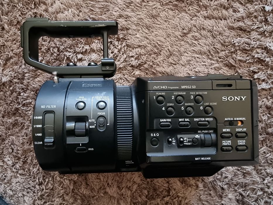 Video camera profesionala 4K Sony FS700R trepied si lavaliera gratis ...