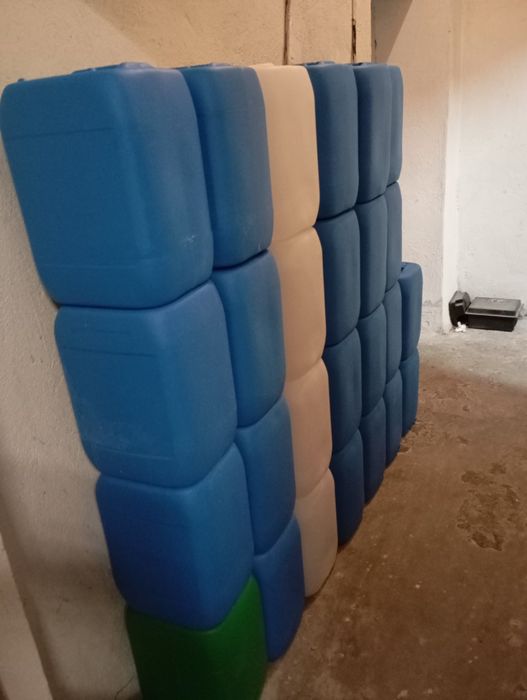 Vînd bidoane plastic Arad • OLX.ro