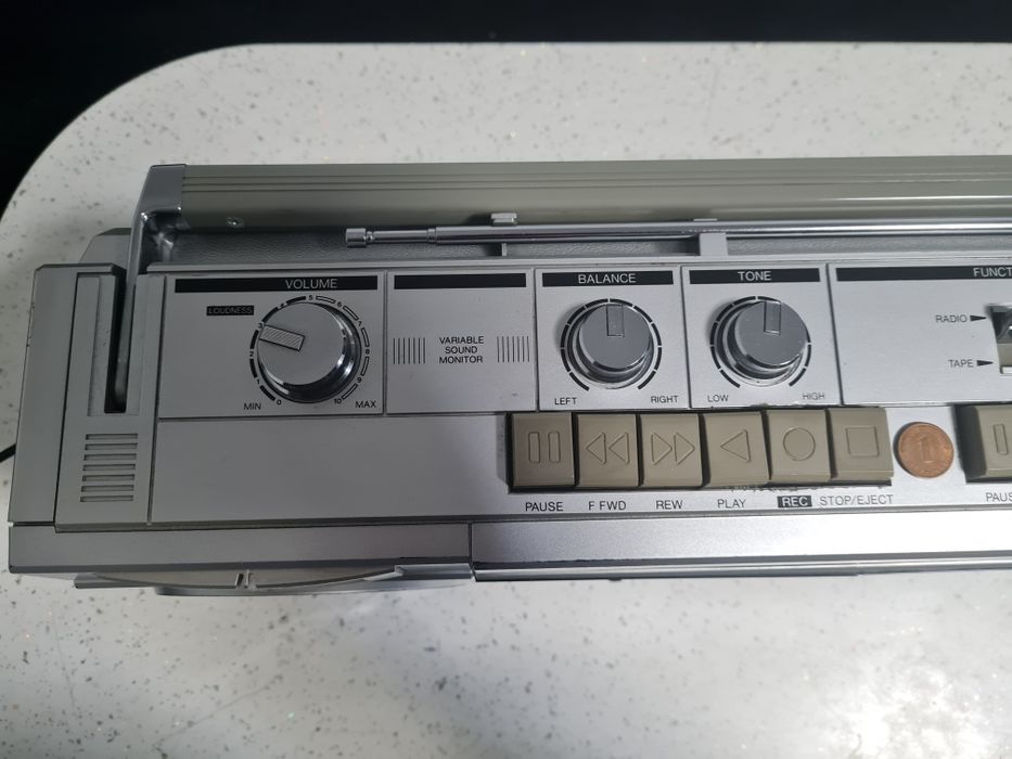 Radio casetofon Sharp GF-450 Bucov • OLX.ro