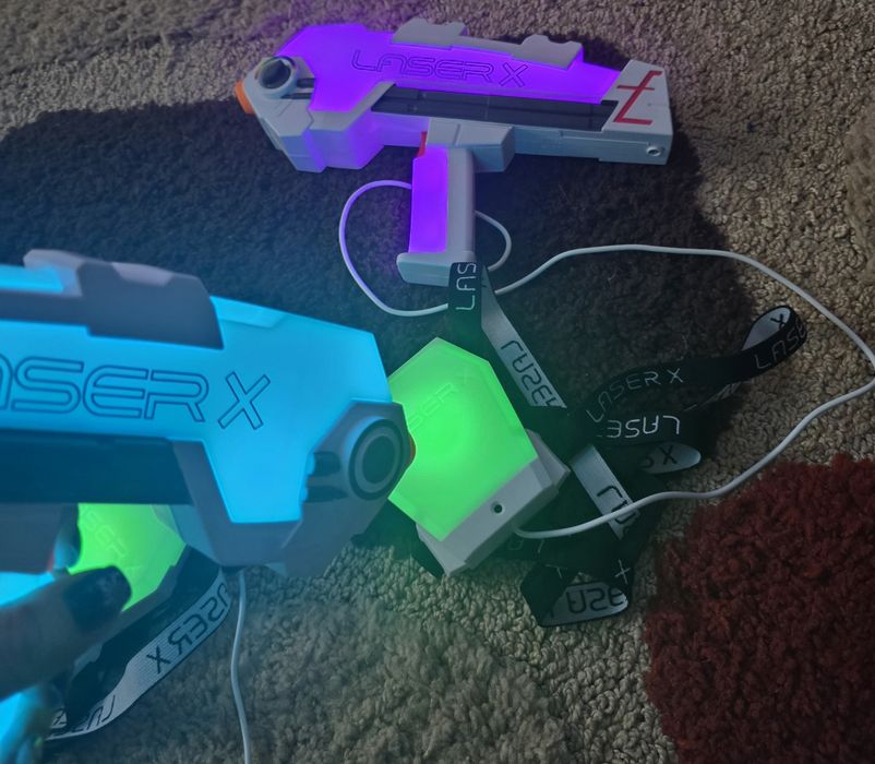 2 Pistoale laser x pentru copii Constanta • OLX.ro