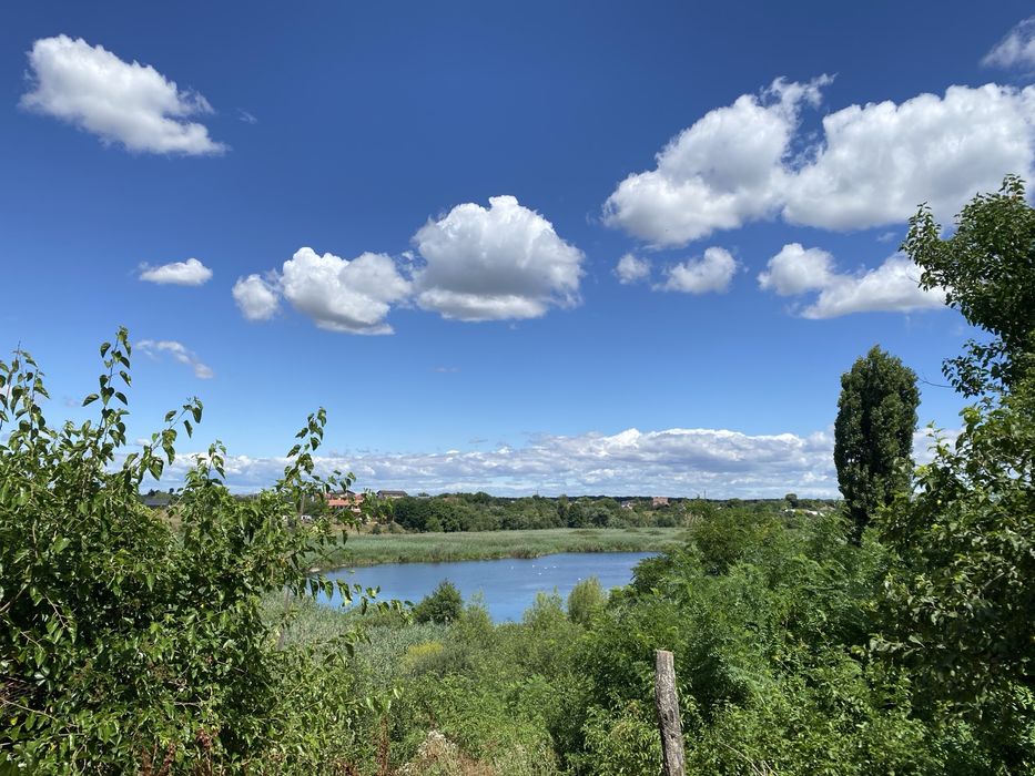 Teren + Casa batraneasca la lac ! Peris • OLX.ro