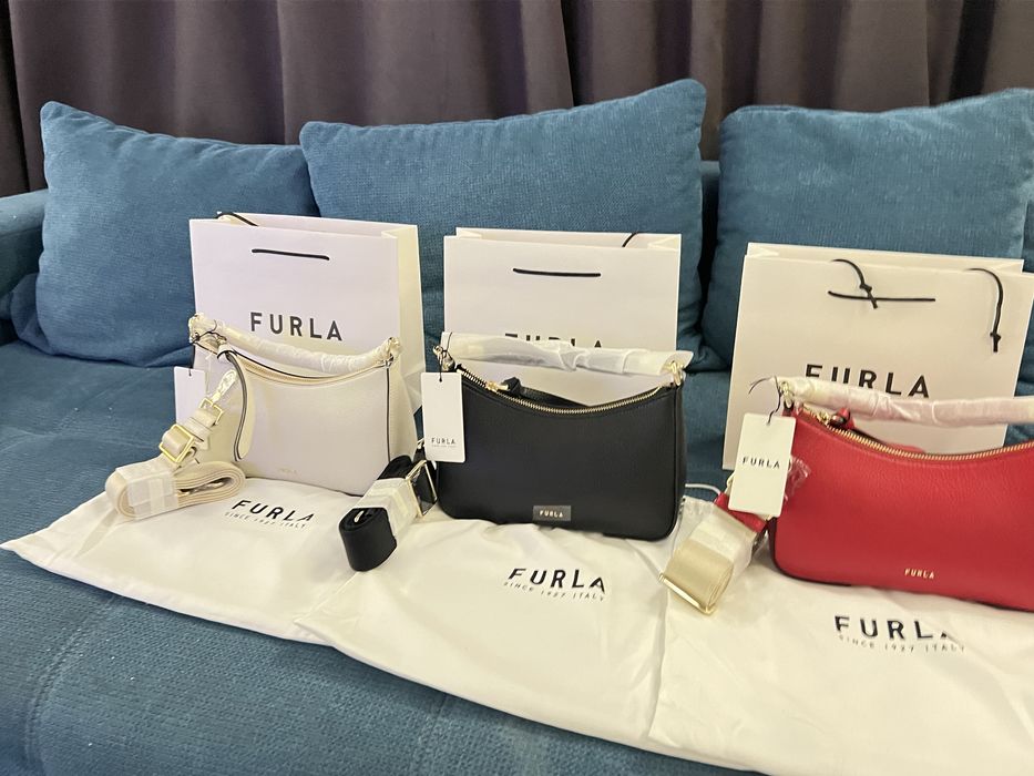 Furla Emera в черно и червено.100% оригинал със сериен номер,етикети гр ...
