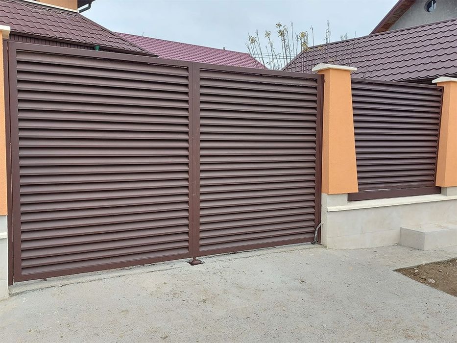 Construim la comanda dvs. garduri si porti din: - panouri stil jaluzea ...