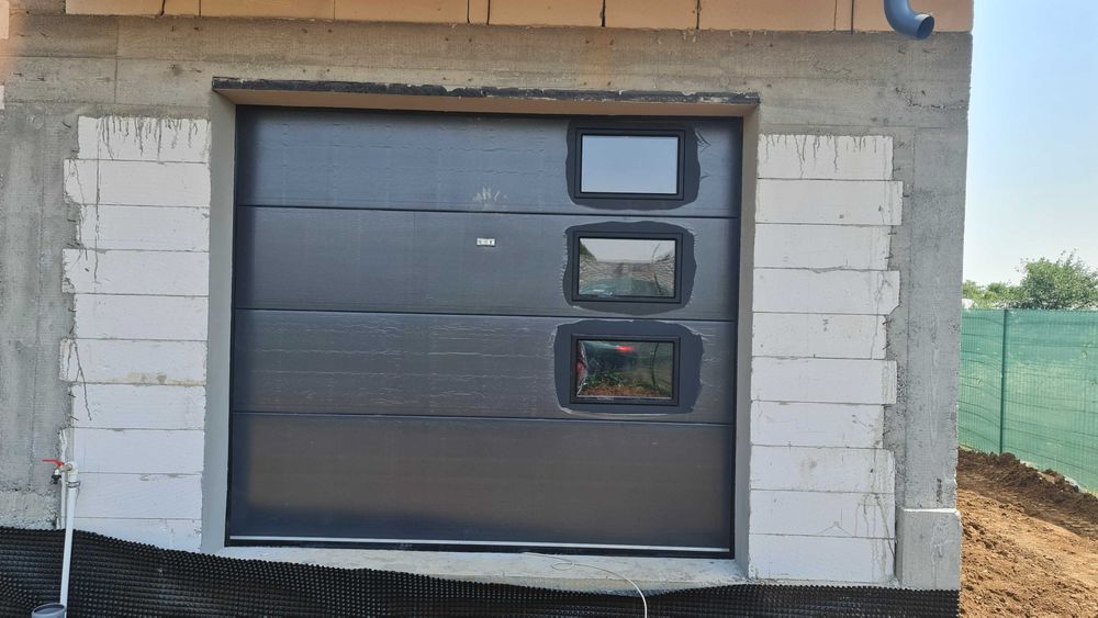 Usa garaj sectionala,usi garaj automate cu montaj in moreni Moreni • OLX.ro