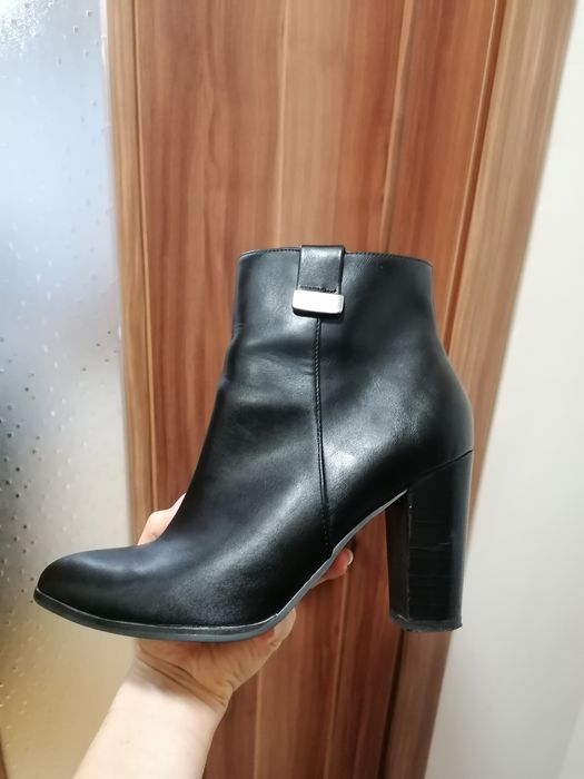 Дамски боти Reserved гр. Варна Център • OLX.bg