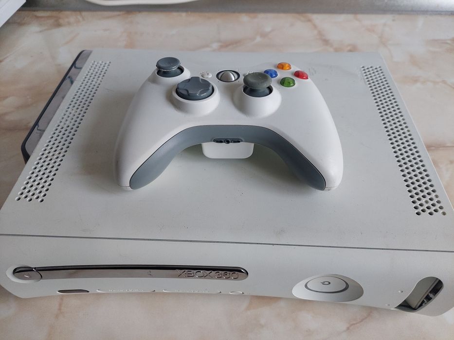 [Xbox360] Vând consolă Xbox 360 albă, perfect funcțională și completă ...