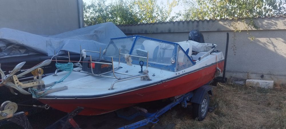 Barca fibra pescuit agrement Slatina • OLX.ro