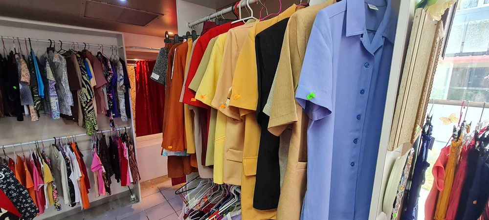 Haine (aproape) NOI Second Hand, curate, parfumate si bine sortate ...