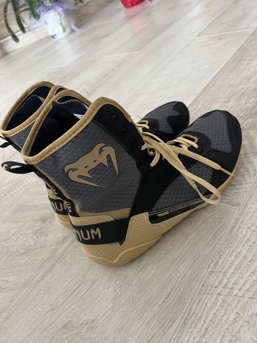 Ghete Box VENUM 42/5 Lazu Baciului • OLX.ro