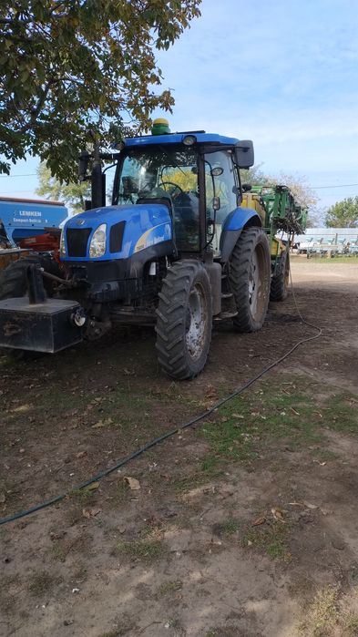 New holland t6050 model Elite + met john deere 4000 litri 27 metri ...