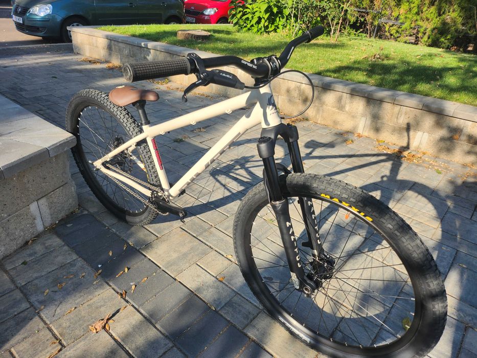 Bicicleta Street-Dirt Pivot Cycles POINT Bucuresti Sectorul 6 • OLX.ro