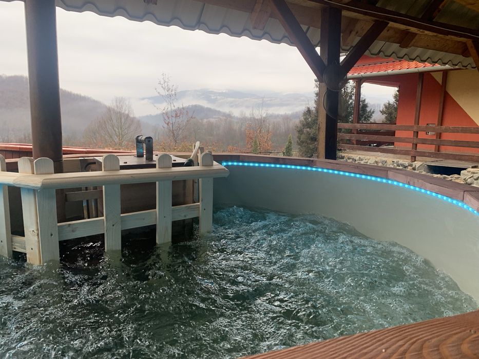 Cabana de inchiriat Doi Stejari cu ciubar Poieni-Valea Draganului ...