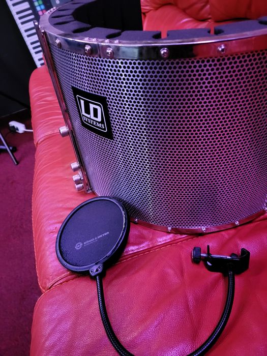 Se vinde scut fonic pentru microfon studio Bucuresti Sectorul 4 • OLX.ro