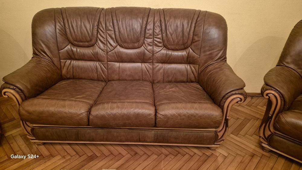 Canapea piele 3 locuri extensibila cu 2 fotolii cu ornamente de stejar ...