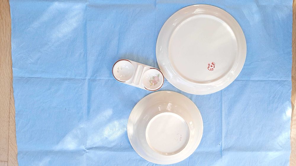 2 x seturi vase de servit, portelan pictat manual, Romania Cluj-Napoca ...