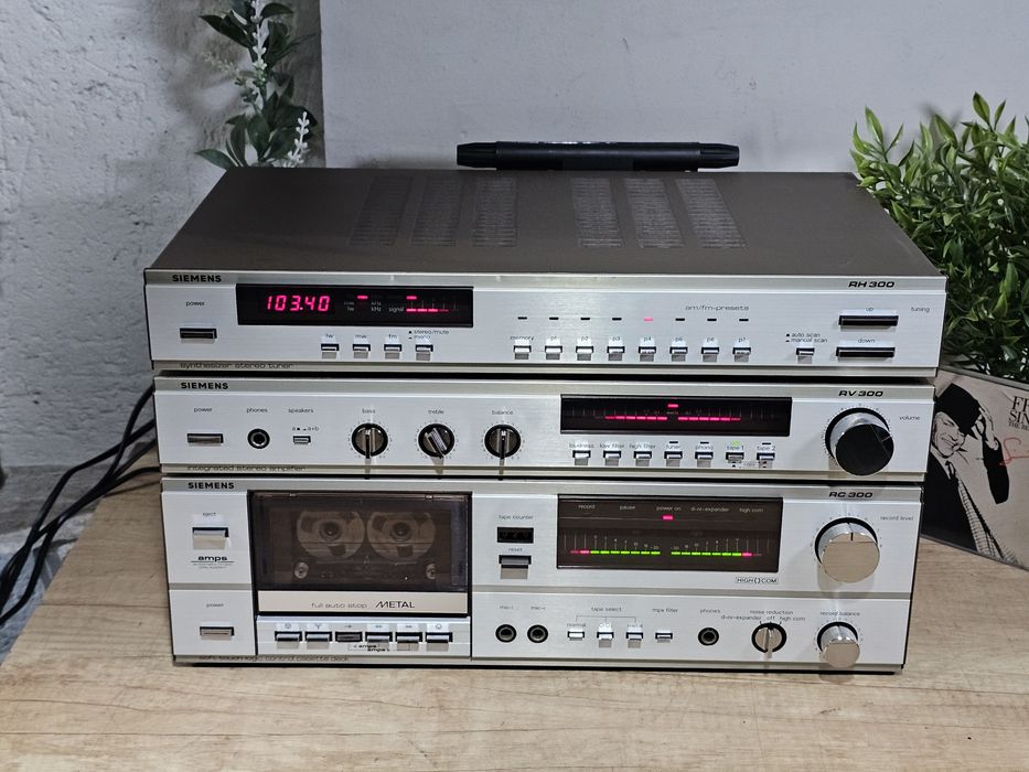 Linie audio SIEMENS ,amplificator RV-300, tuner RH-300, deck RC-300 ...
