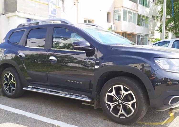 Ornamente litere bandouri Duster model nou argintii si portocalii ...