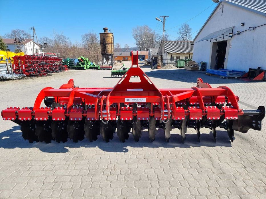 Disc Terradisc purtat/ Grapa cu discuri 2.5m cu tavalug vinclu Covasna ...