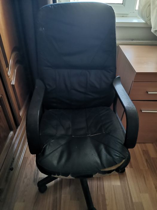 Scaun birou cu roti și reglabil pe înălțime utilizat Constanta • OLX.ro