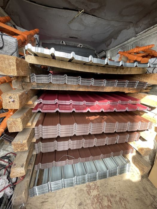 Tabla cutata colorata și zincată pentru acoperiș sau gard Lugoj • OLX.ro