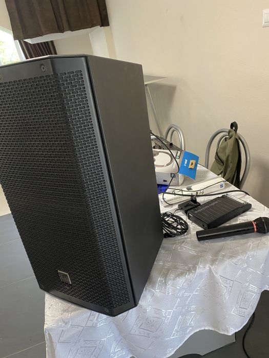 Vand boxe active electrovoice Cehei • OLX.ro