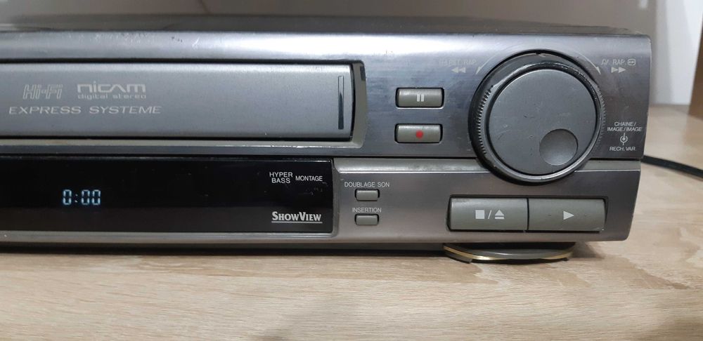 VHS Recorder JVC HR-J825MS cu 6 capete, decodare casete VHS codate Roman • OLX.ro