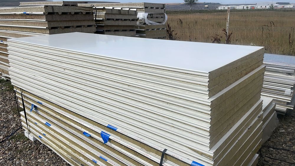 Panouri sandwich calitatea 2 Botosani • OLX.ro