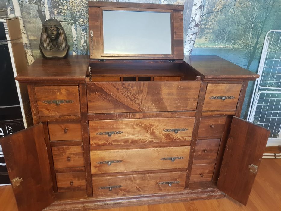 Comoda(scrin),lemn masiv Botosani • OLX.ro