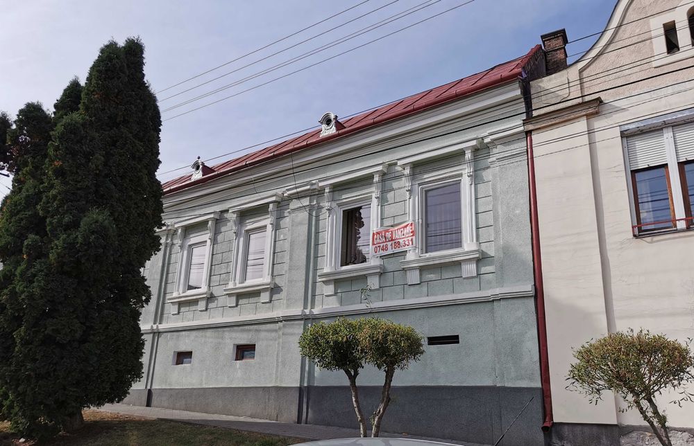 Casa de vanzare, cu 6 camere. Reghin • OLX.ro