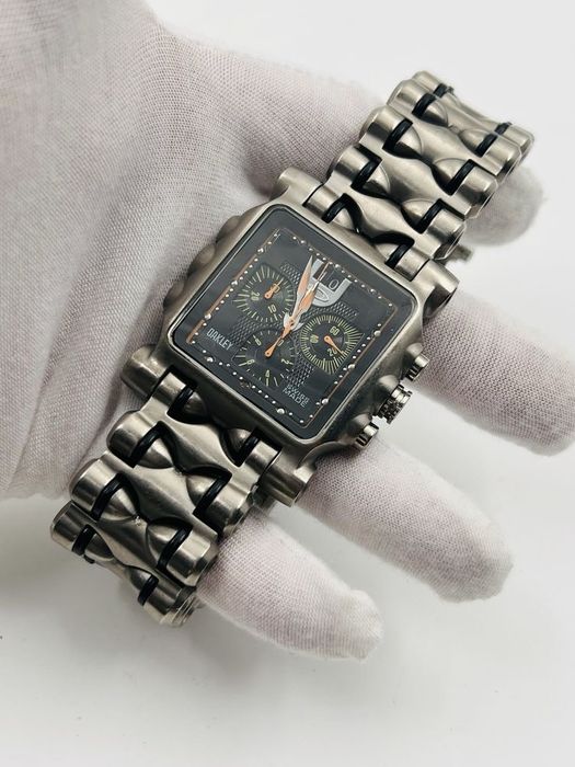 Oakley Machine Time Tank gen 1 Titanium Chronograph гр. София Ботунец ...