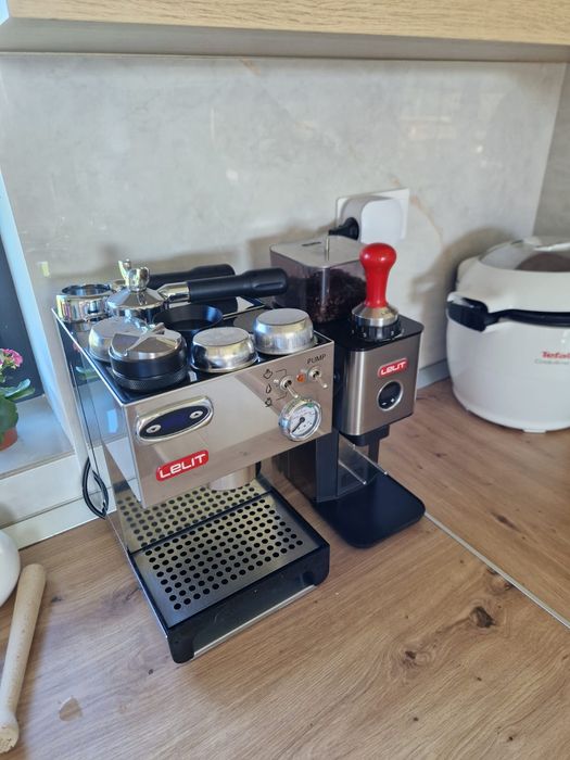 Vand expresor si Rasnita Lelit Betfia • OLX.ro