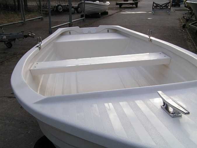 Barca fibra de sticla/plastic Classic Liner 390 Slatioara • OLX.ro