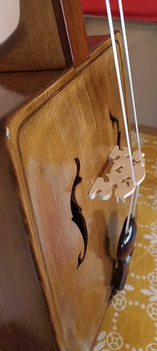 Instrument traditional mongol,Morin Khuur Baia Sprie • OLX.ro