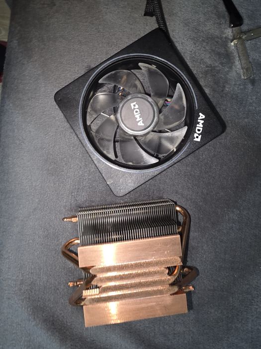 Ryzen 5 1600 + Cooler Amd Wraith Stealth Rgb Rosu • OLX.ro