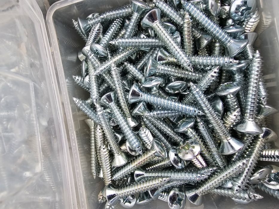 Vând 7 tone holsuruburi suruburi tabla lemn carton PVC etc noi nouțe p ...