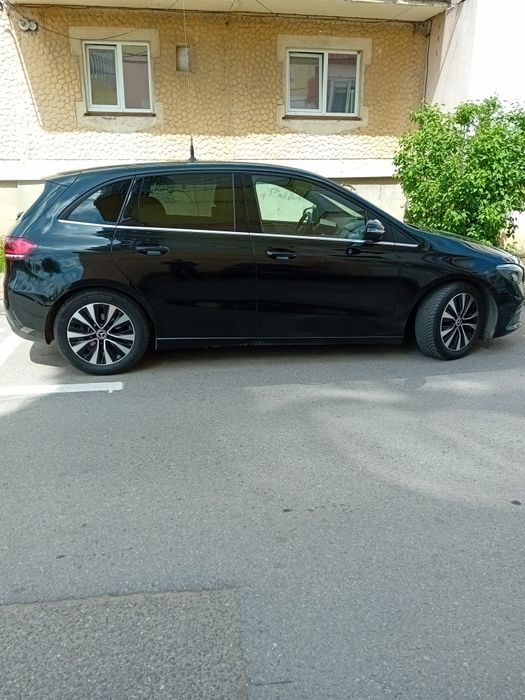 Mercedes Benz B class 2021 model nou ecran tableta mare 3D Iasi • OLX.ro