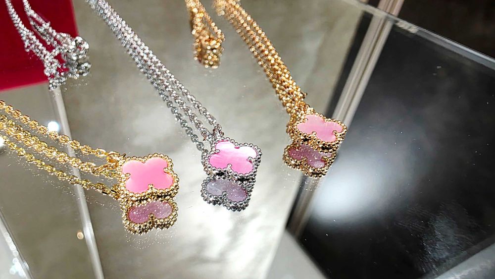 Van Cleef & Arpels VCA Pink Opal Sweet Alhambra Дамско Колие гр. София ...