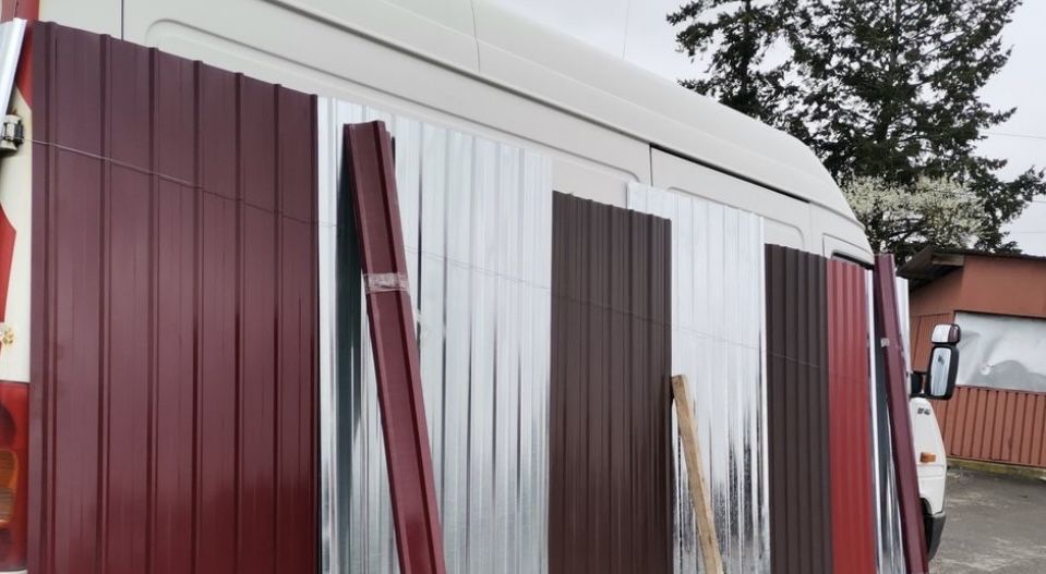 Vând tablă zincată sau vopsită maro sau vișiniu Arad • OLX.ro