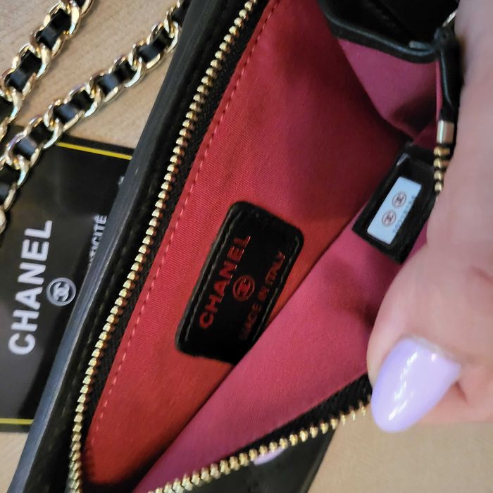 Geanta/port telefon Chanel din piele naturala cu cod si card ...