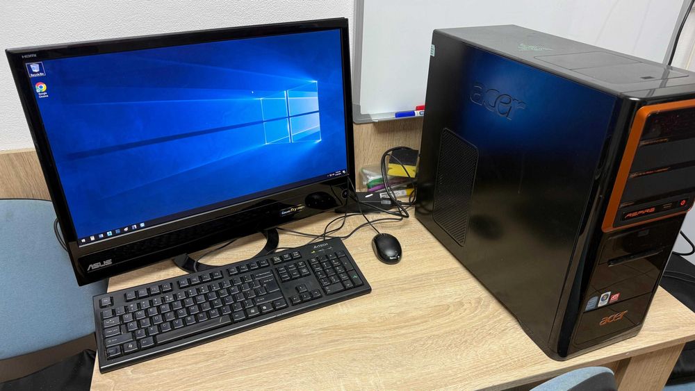 Vand calculator complet ( unitate PC + monitor + tastatura + mouse ...