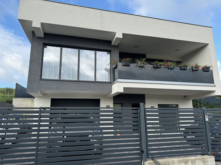 Vand casa individuala cu piscina, Valea Seaca ( Popesti) Baciu • OLX.ro