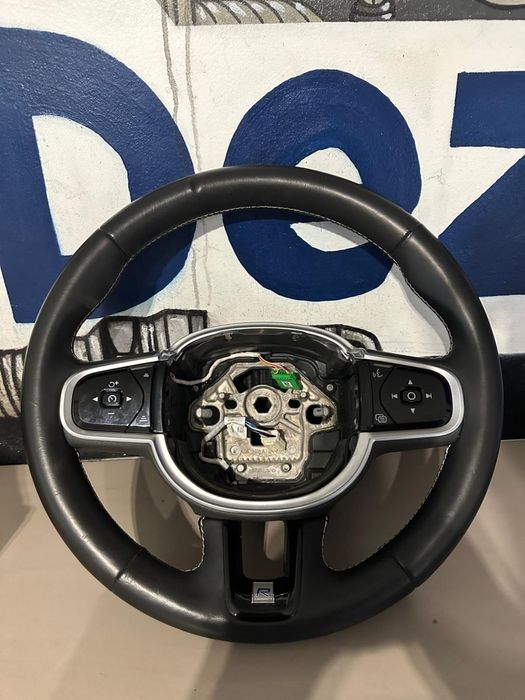 Volan cu incalzire Volvo XC60 XC90 R-Design 32227374 Baia • OLX.ro