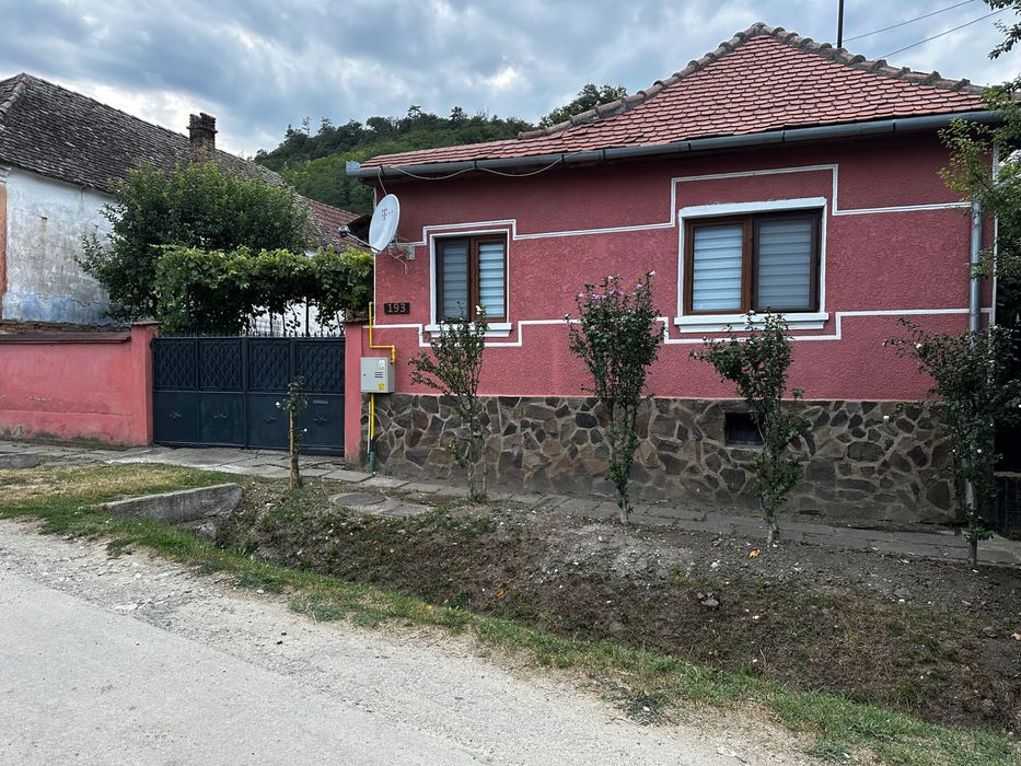 Casă săsească de vânzare în Nemsa Medias • OLX.ro