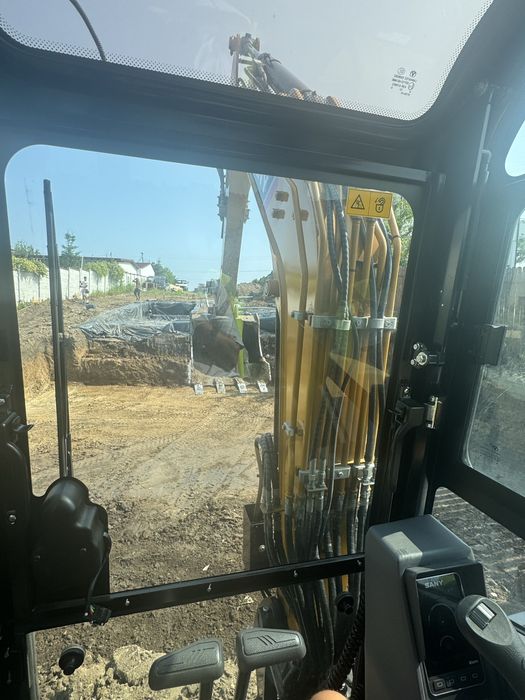 Inchiriez miniexcavator, Bobcat , Cilindru Compactor ! Mogosoaia • OLX.ro