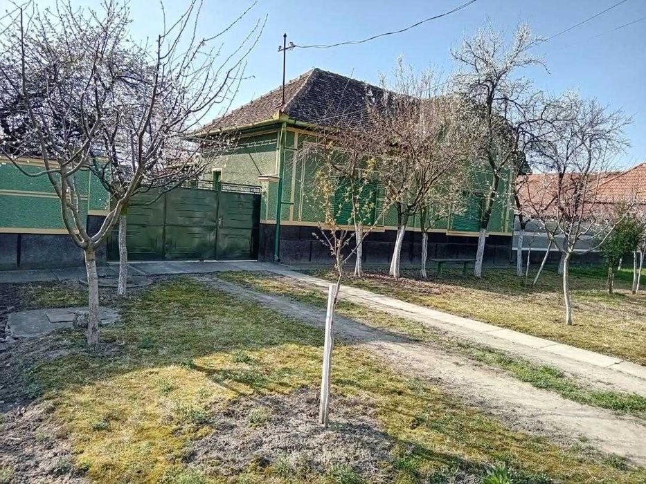 Casa de vanzare cu anexe si gradina in orasul Nadlac Nadlac • OLX.ro