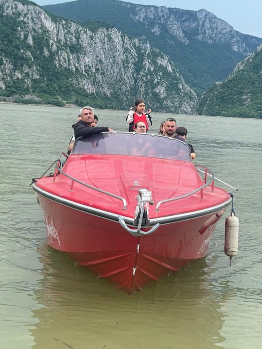 Vand barca Tullio abatte 8,5 metri Dubova • OLX.ro