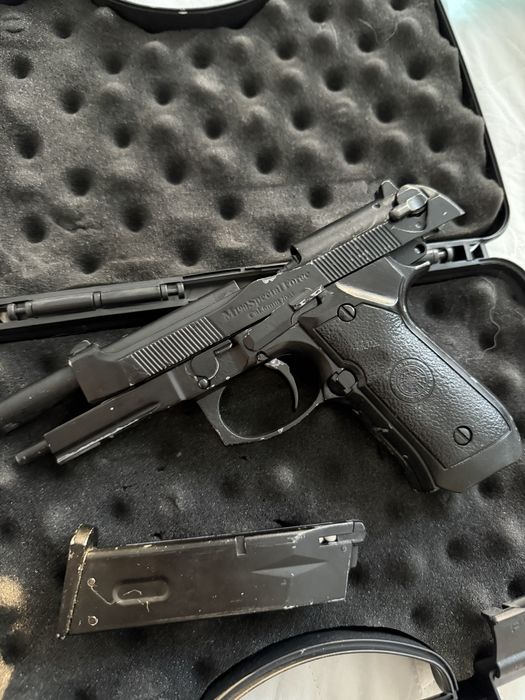 Airsoft пистолет beretta m92 (hg-199) full/semi auto green gas гр. София Летище София • OLX.bg